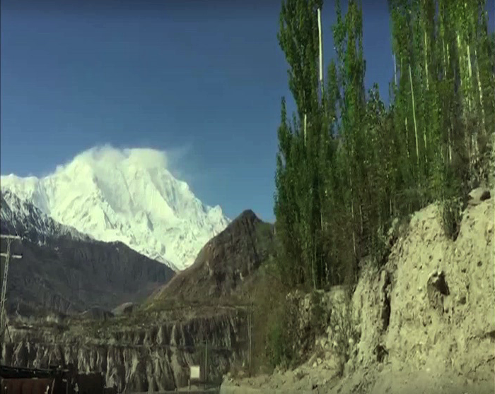 Tourists flock to Hunza as temperatures rise - Pakistan - Dunya News