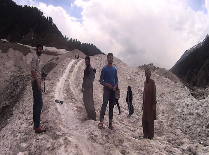 With roads cleared, Naran ready to host tourists once again - Pakistan ...