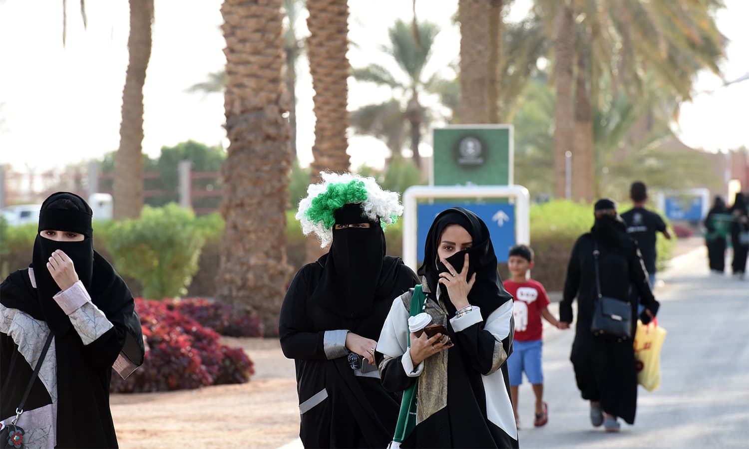 In pictures: Saudi Arabian women attend kingdom's National Day ...