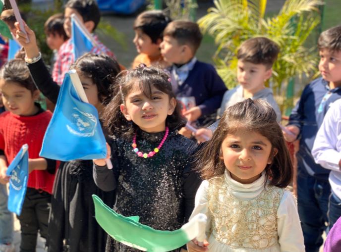 Lahore: UNSG Guterres visits Kindergarten, administers polio drops to ...