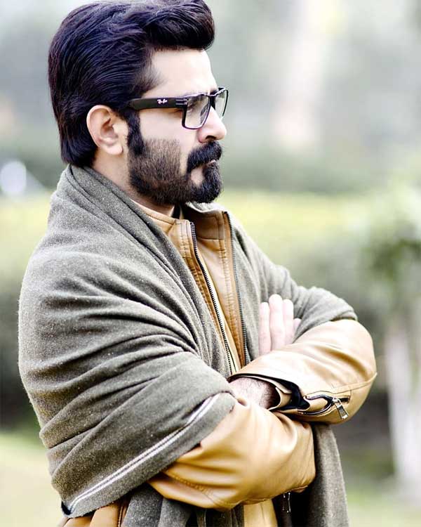 Pictures of Hamza Ali Abbasi's lookalike take social media by storm ...