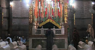 Three-day urs of Shah Ruknuddin Alam starts