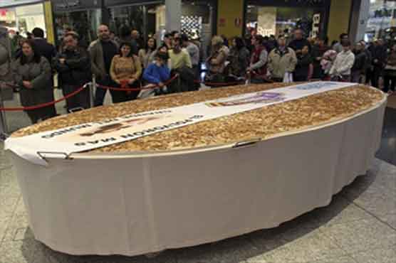 Bakery makes giant pastry in Spain