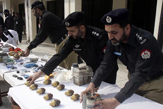 Two most wanted suspects among four arrested in Gujrat