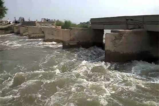 Flood torrent sweeps away Kot Sultan Bridge in Layyah