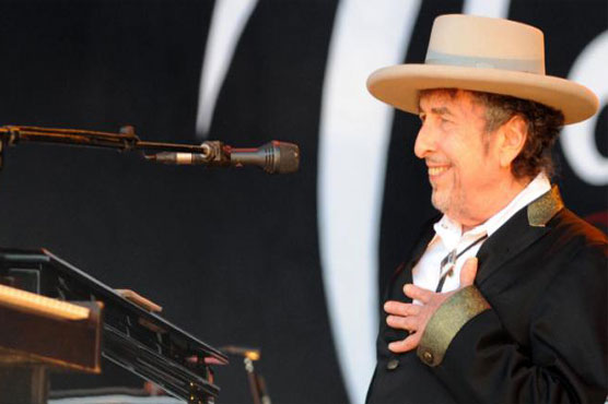 Bob Dylan, 'wise' at 73, gives album free to seniors