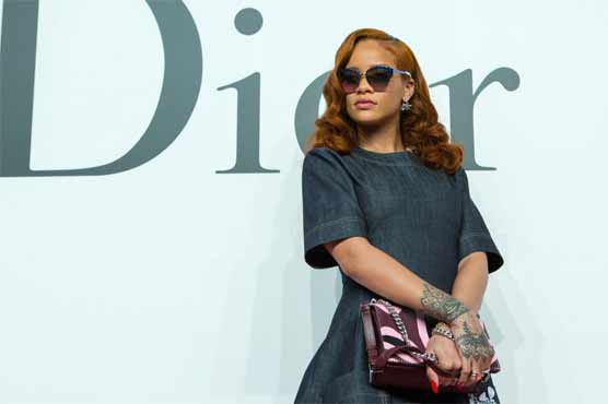 Rihanna becomes recording industry's top digital singles artist