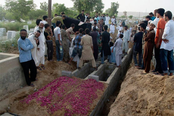 Funeral prayers of another 50 heat wave victims offered in Karachi