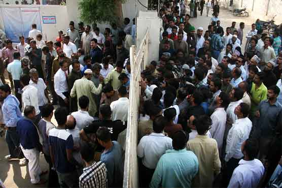 Police baton-charge driving license applicants, deadline extended ...