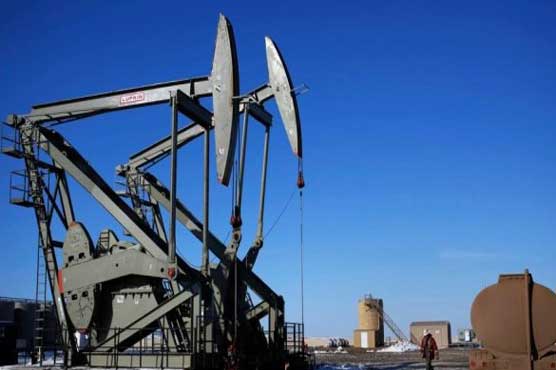 Oil finds footing after US gasoline stockpiles drop - Business - Dunya News