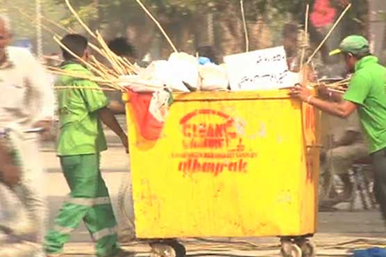 Lahore's Mall Road littered with heaps of garbage after PAT ends sit-in ...