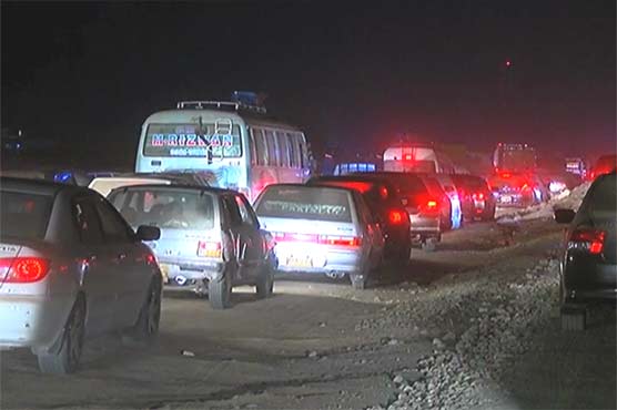 Karachi: Traffic jam at Super Highway troubles passengers - Pakistan ...
