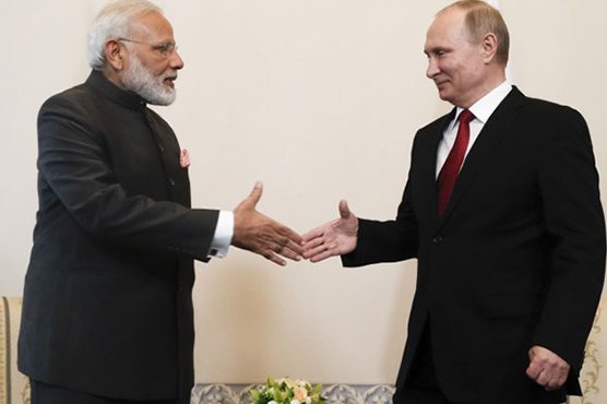 Modi-Putin hug validates all the past 'awkward' clasps - World - Dunya News