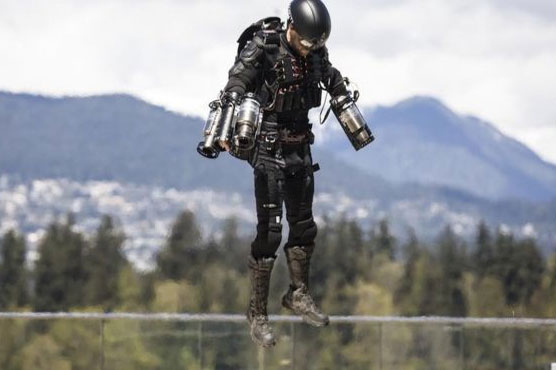 British inventor takes flight in 'Iron Man' suit - Technology - Dunya News
