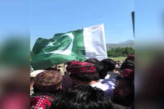 Swat: Controversial PTM bars young man from hoisting Pakistani flag ...