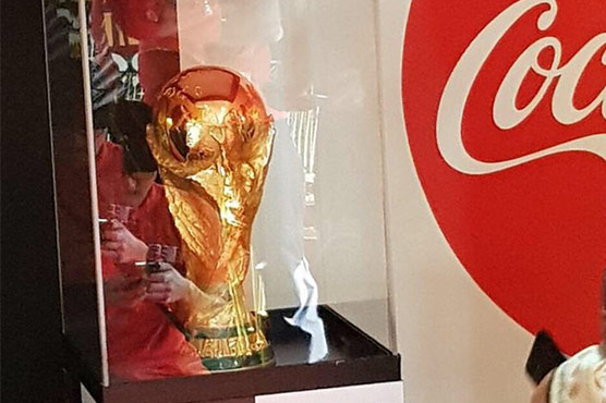FIFA World Cup 2018 trophy unveiled in Pakistan - Sports - Dunya News