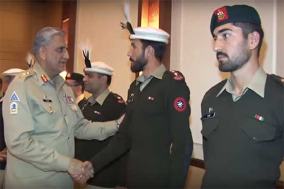 COAS meets gold medal winning Pak Army team - Sports - Dunya News