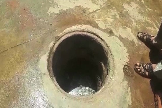 Open manhole claims life of minor girl in Hyderabad - Pakistan - Dunya News