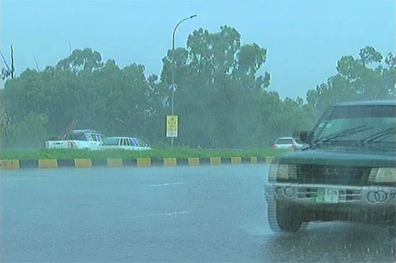 Heavy rain in Lahore turns weather pleasant - Pakistan - Dunya News