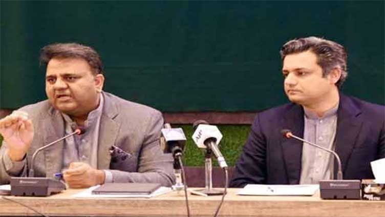 Hordes of People stand behind Imran at his court's appearance, says ...