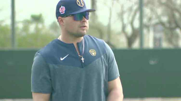 Luke Voit guaranteed $2M in 1-year deal with Brewers - Sports - Dunya News