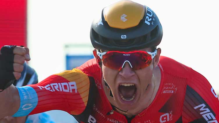 Milan speeds to Giro d'Italia stage two triumph - Sports - Dunya News